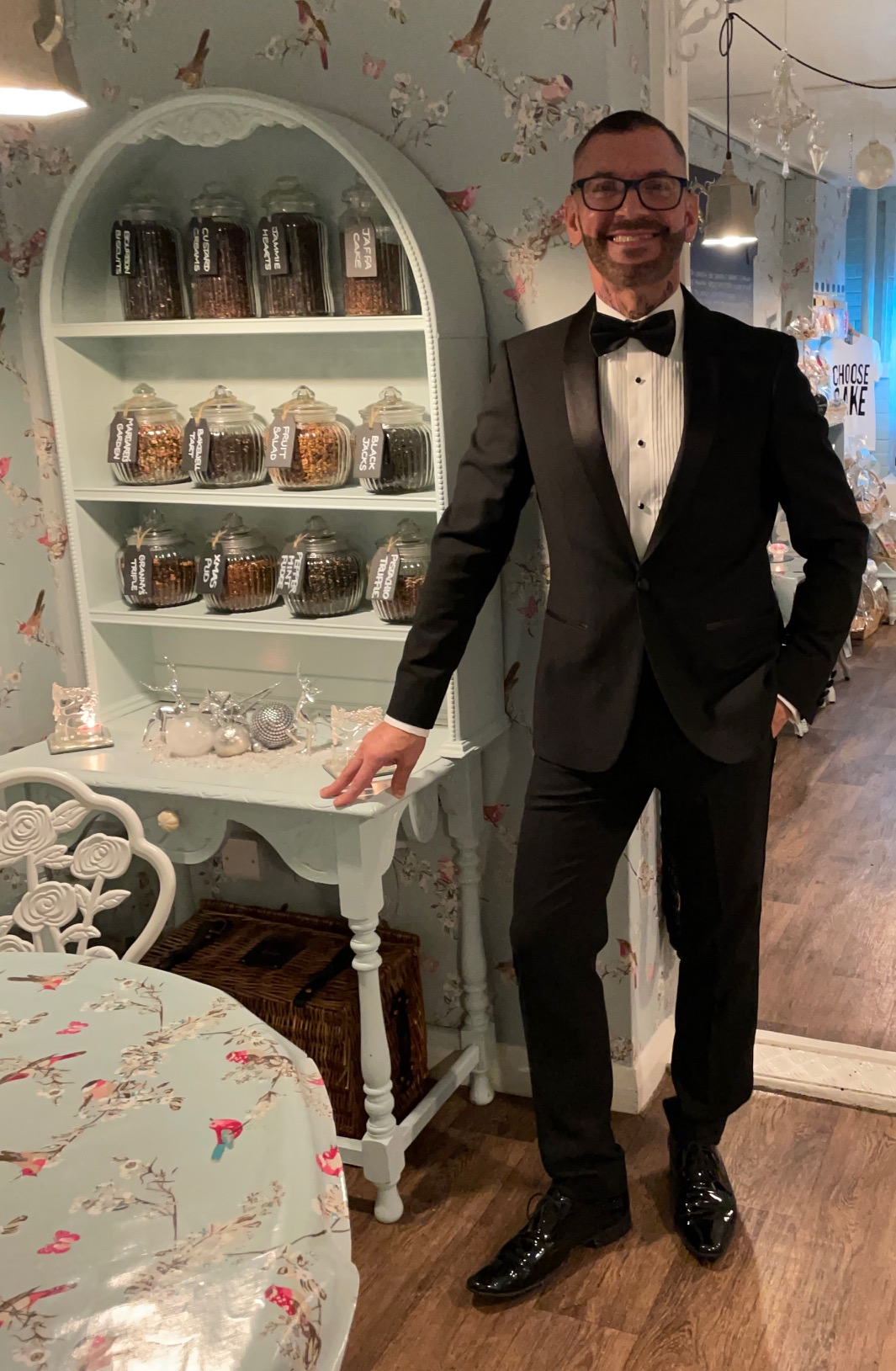 Cafe owner Des Davis thanks new COVID service for saving his life ...